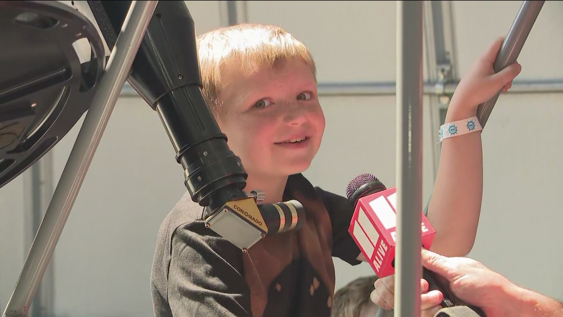 Kids look through telescope at Tellus | 2024 solar eclipse | 11alive.com