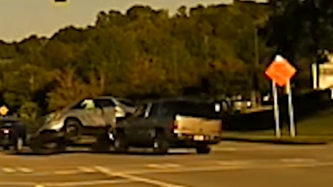 Video of driver crashing, flipping car in front of Duluth Police ...