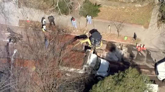 Two homes evacuated after workers damage gas line, causing leak in ...