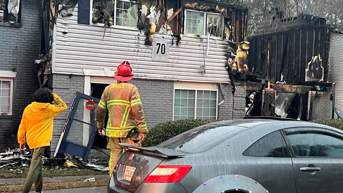 Villas at Decatur apartment fire, multiple units destroyed | 11alive.com