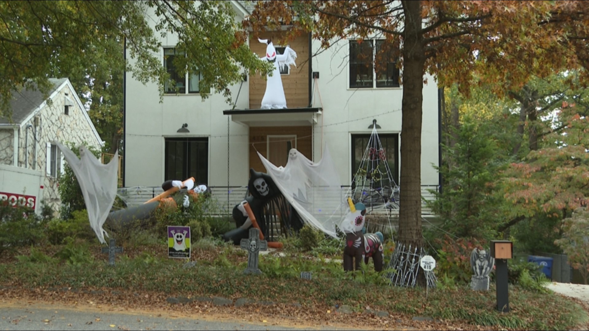 Halloween decorations in Atlanta: The best from around the metro ...