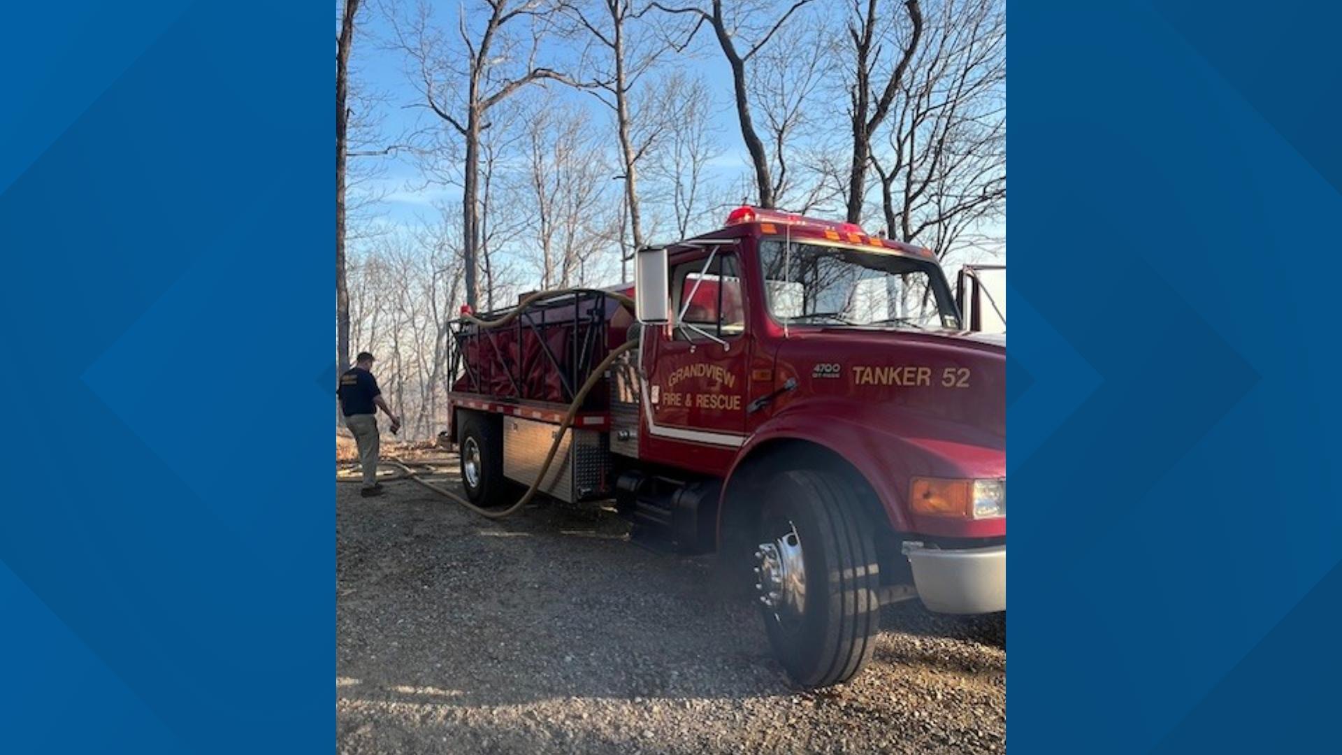 Pickens County fire crews fight Highway 136 wildfire | 11alive.com