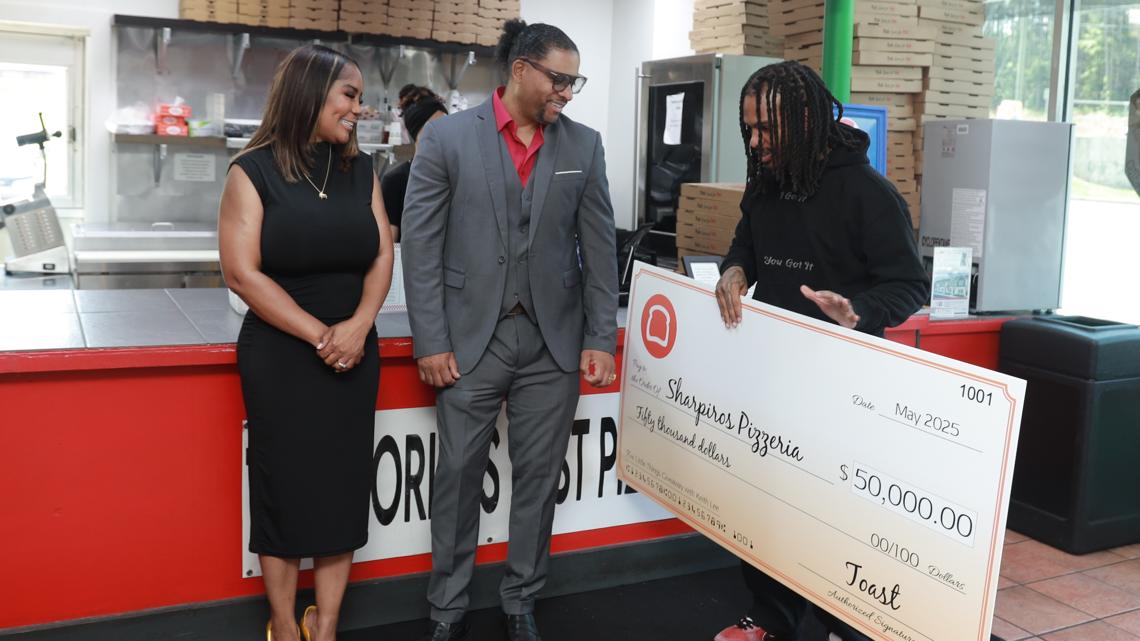 Keith Lee surprises Conyers restaurant Shapiro's Pizzeria | 11alive.com