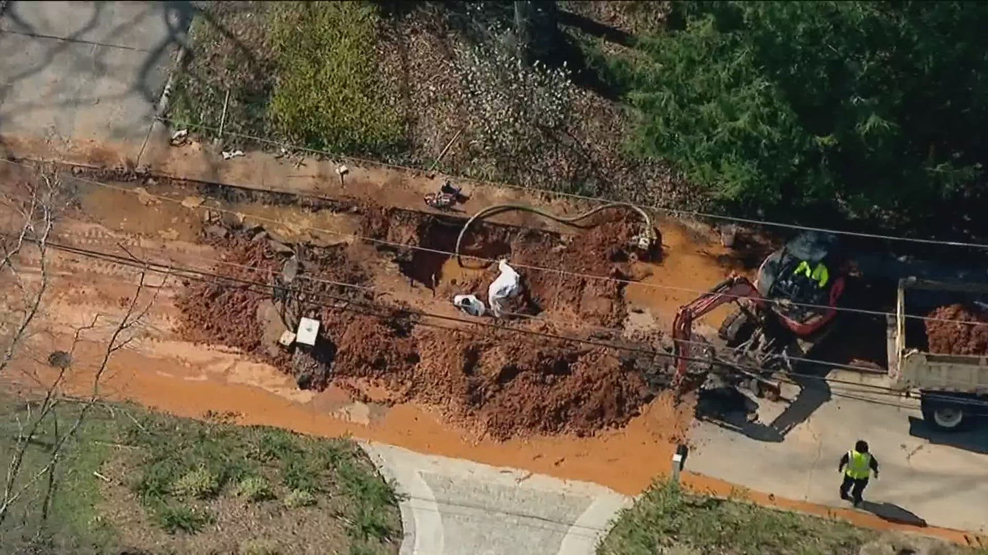 Crews working to repair water main break in DeKalb County | 11alive.com