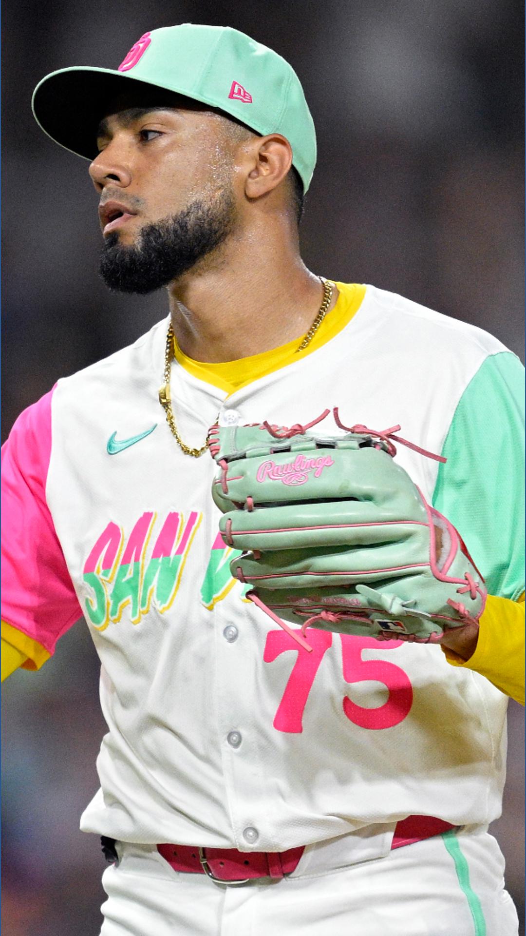 Braves signing reliever Robert Suarez to $45 million deal | 11alive.com