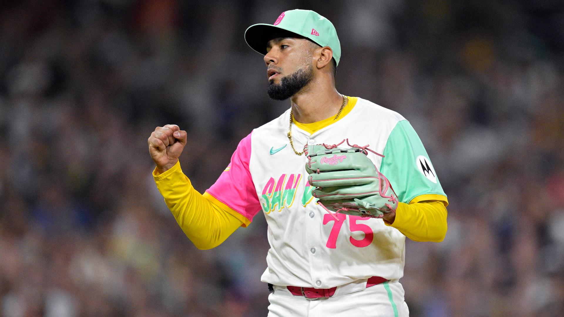 Braves signing reliever Robert Suarez to $45 million deal | 11alive.com