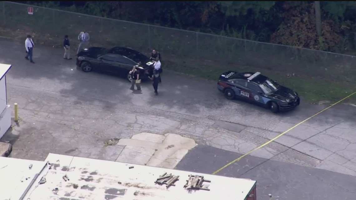 Woman's body found behind shopping plaza | 11alive.com