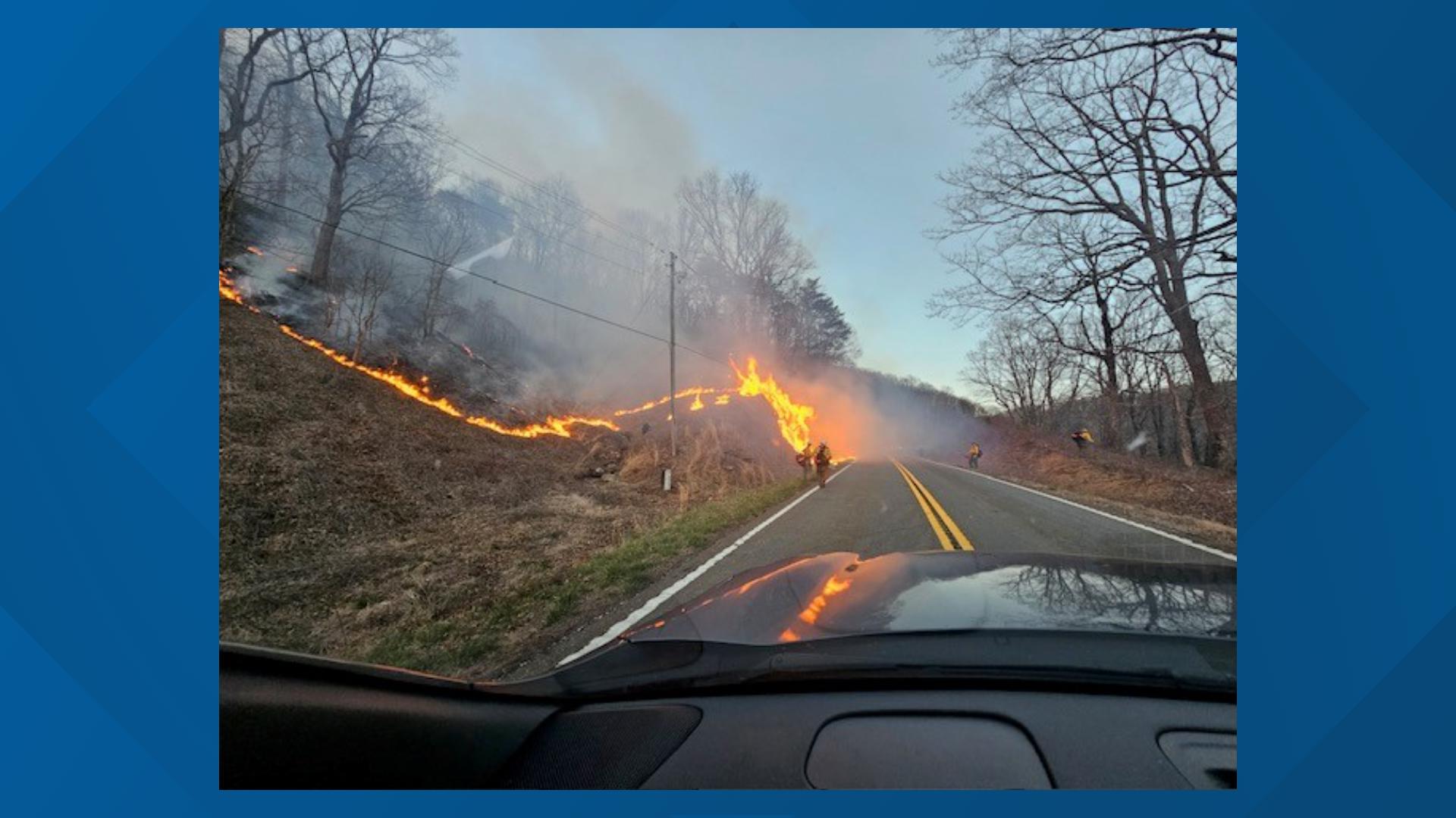 Pickens County fire crews fight Highway 136 wildfire | 11alive.com