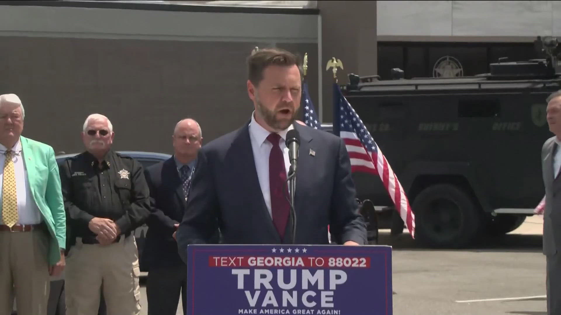 JD Vance holds Georgia rally, stops by donut shop during 'awkward ...