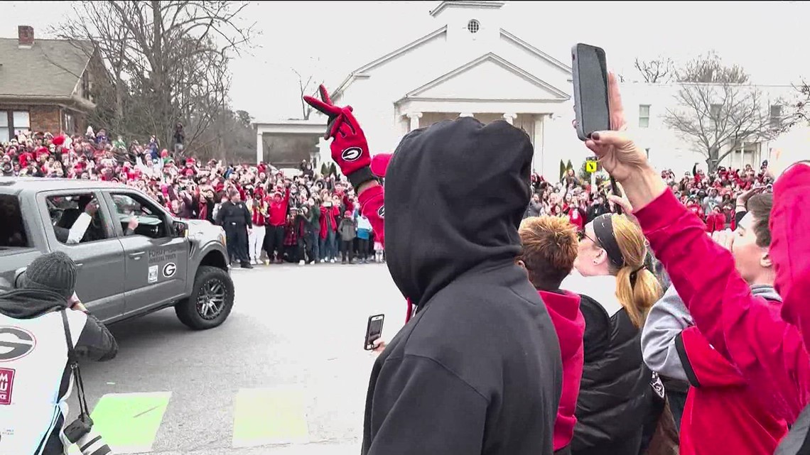 Fans excited for second UGA National Championship parade | 11alive.com