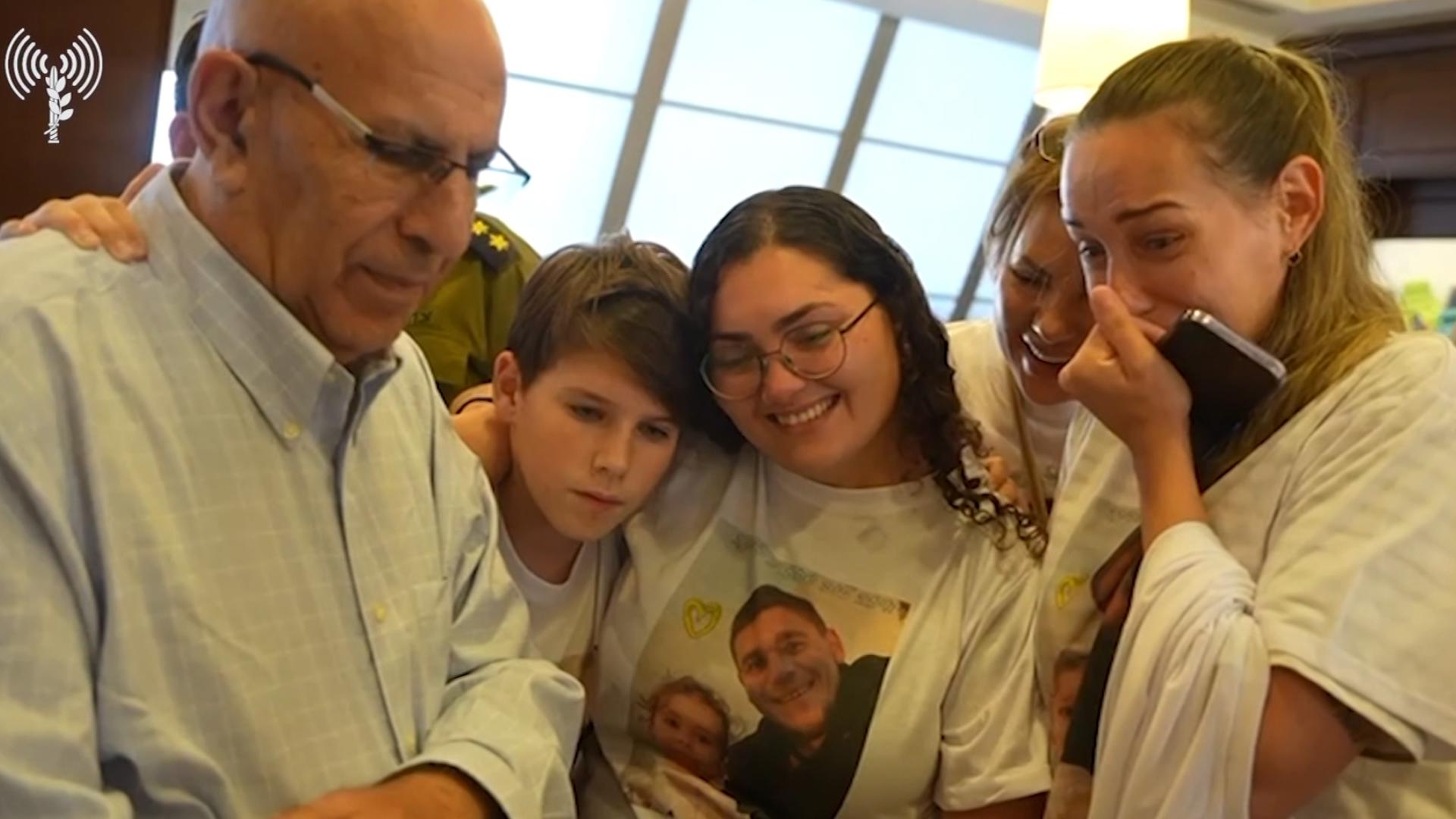 Family watches video of Israeli hostage Maxim Harkin's return from Gaza ...