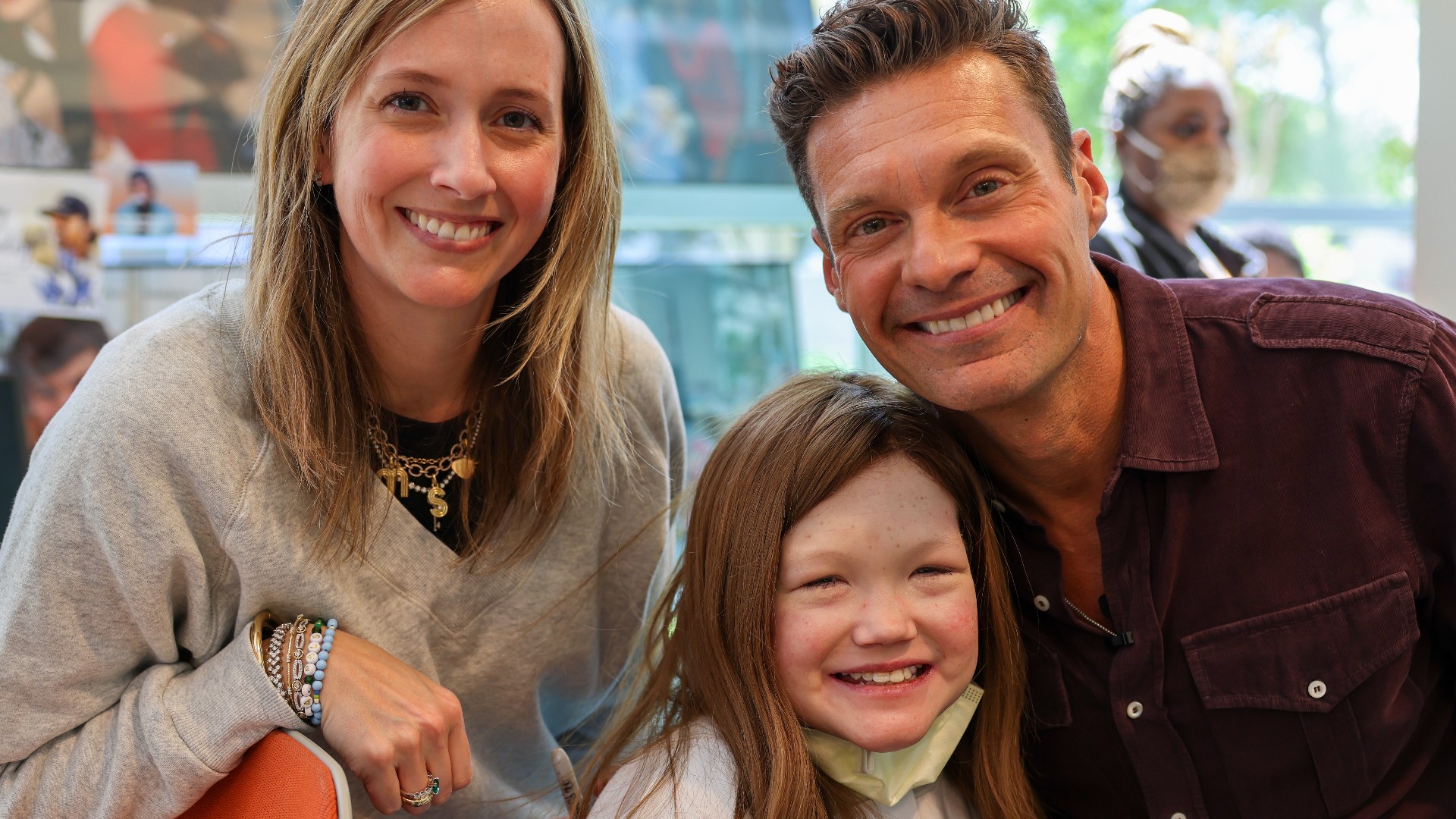 Ryan Seacrest visits Children's Healthcare of Atlanta | 11alive.com