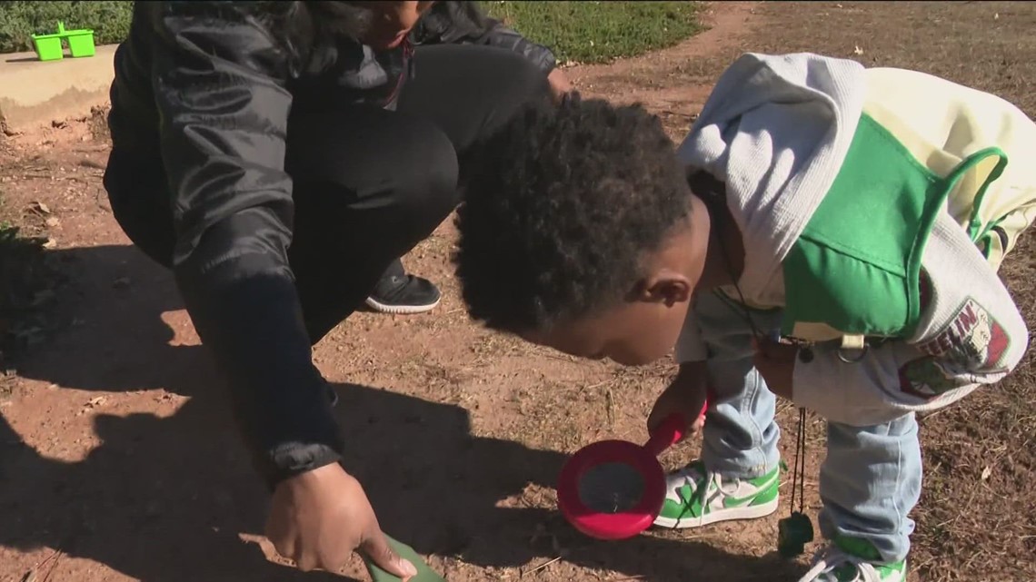 Jeremiah Davis, the fearless, 4-year-old bug enthusiast | 11alive.com