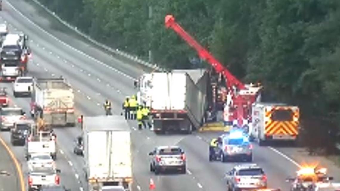 I285 traffic in Atlanta Monday | Tractor trailer splits in half ...