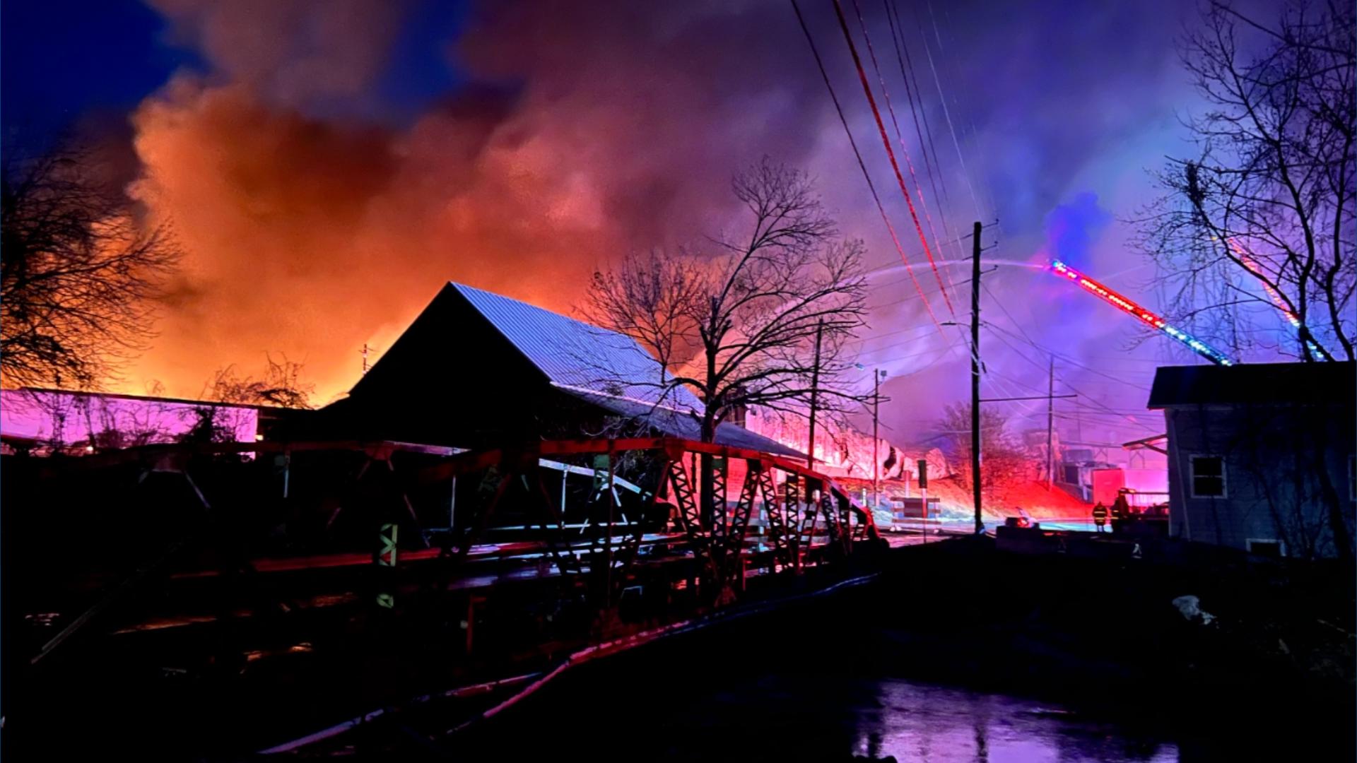 Mattress, furniture warehouse erupts in flames in Clayton County ...