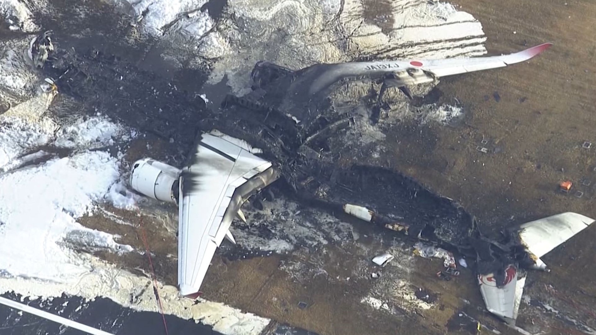 Daylight video of Japan plane that collided, caught fire on runway ...