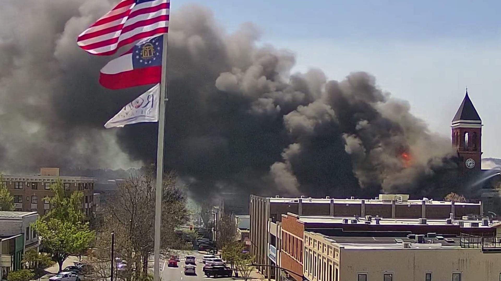 Major fire engulfs historic Floyd County Courthouse in Rome | 11alive.com