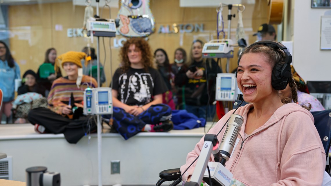 Ryan Seacrest visits Children's Healthcare of Atlanta | 11alive.com