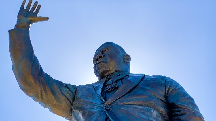 John Lewis statue installed in Atlanta Vine City park | 11alive.com