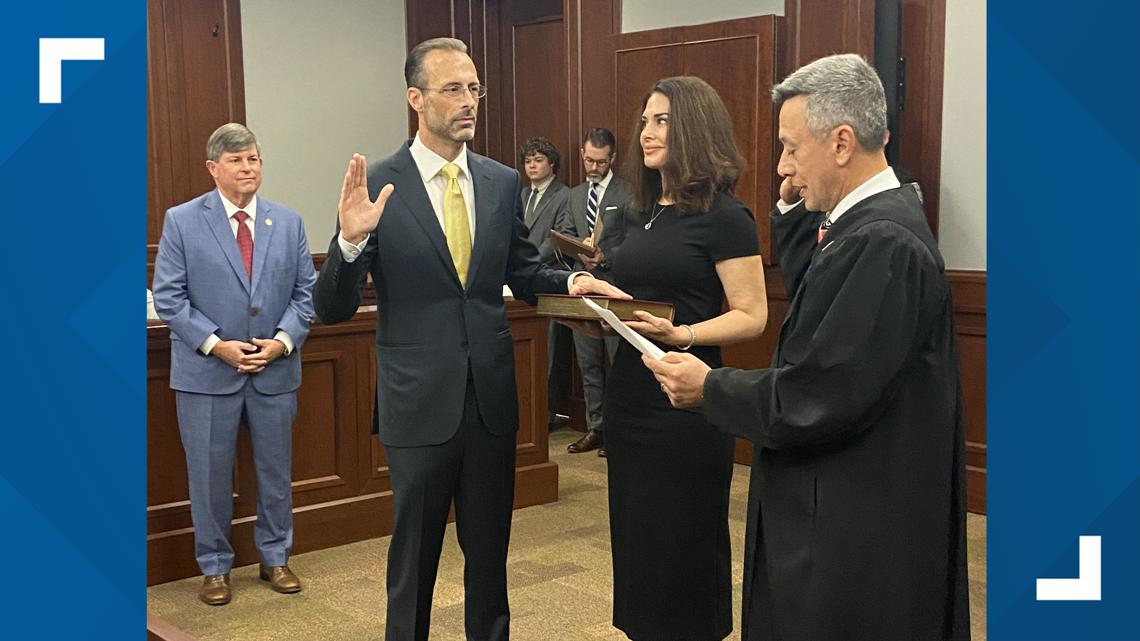 Jason Dickerson sworn in to Georgia state Senate | 11alive.com