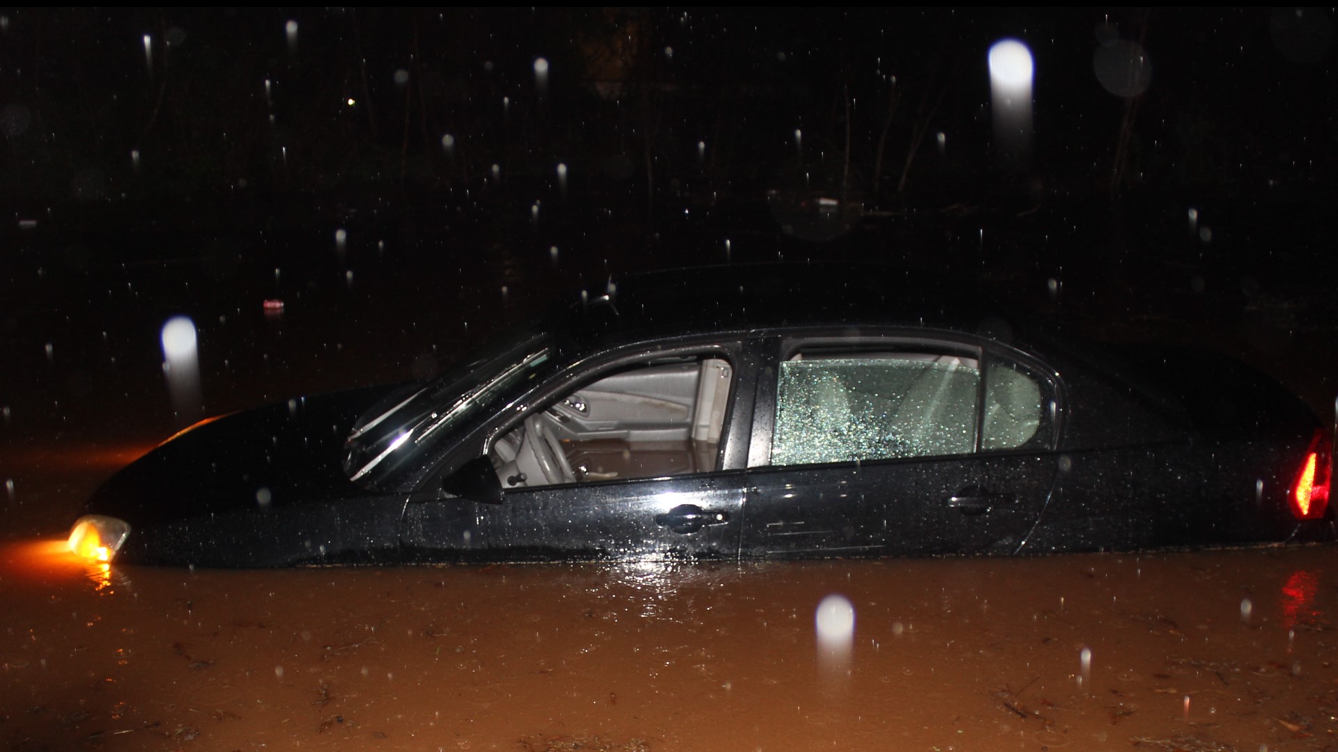 LaGrange flooding requires rescue of two cars from water | 11alive.com