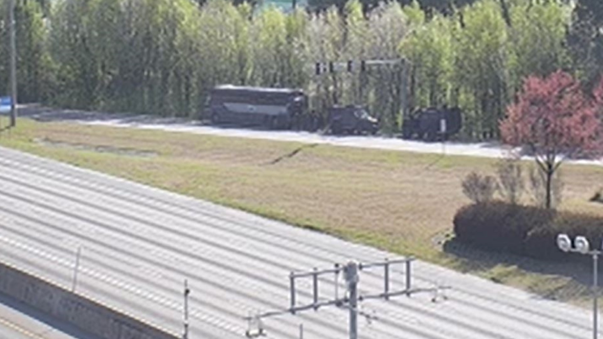 Greyhound bus SWAT standoff on I85 in Gwinnett | Traffic blocked ...