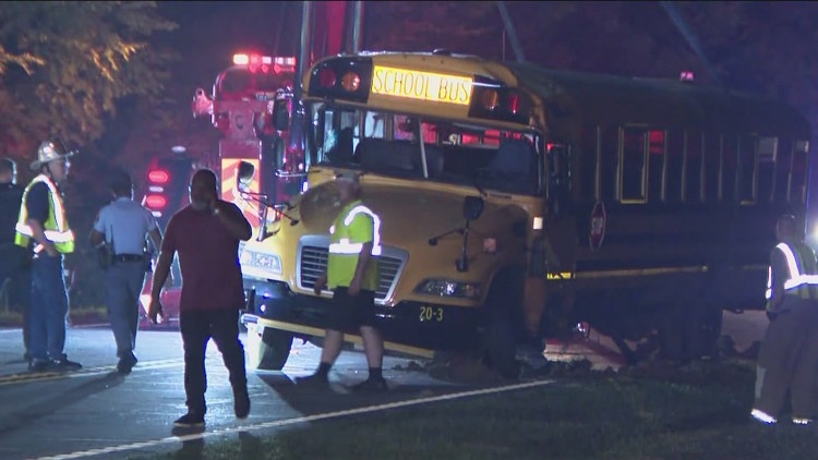 Over 10people, including Rome High students hurt in bus crash | 11alive.com